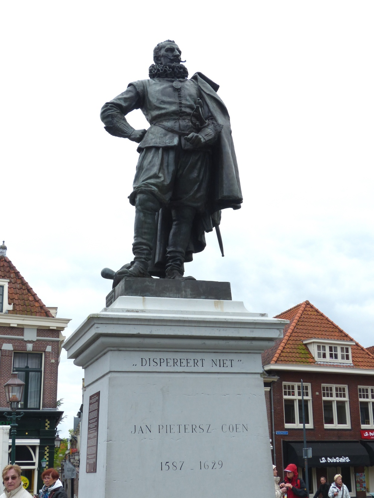Hoe kómen we eigenlijk aan een standbeeld van Jan Pieterszoon Coen ...